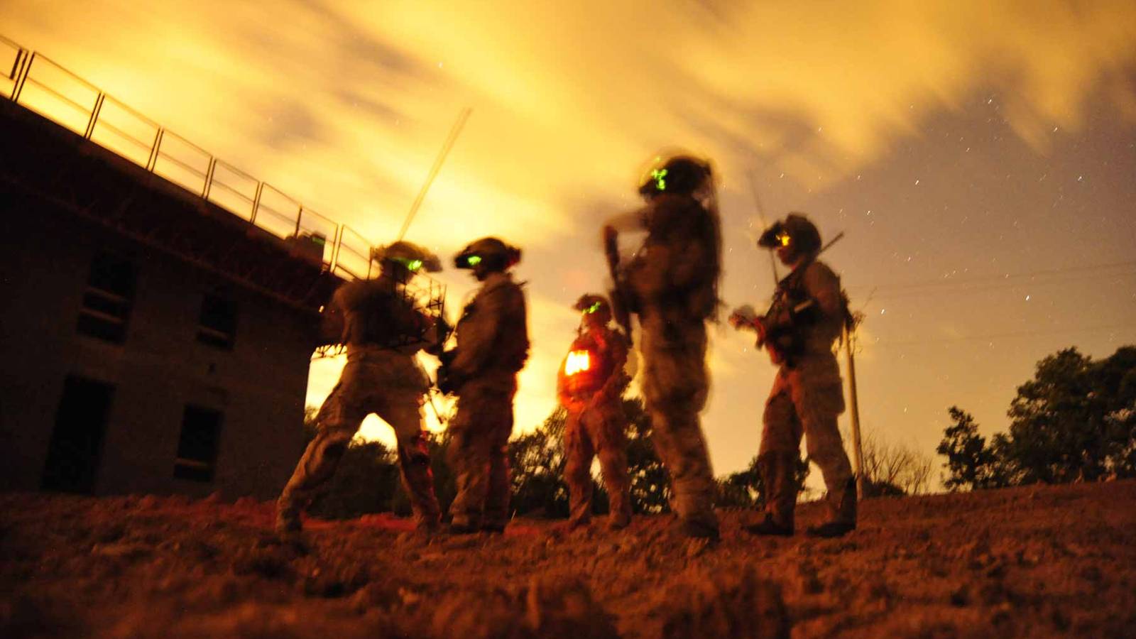 Women Still Unable to Break Glass Ceiling of Navy SEAL Qualifications