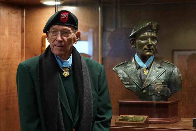 First Medal of Honor Recipient of Vietnam War Wore Award 'On Behalf of ...