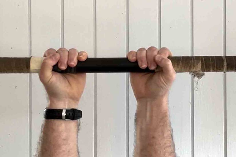 The Great Pull-Up Grip Debate: Thumbs on Top or Around the Bar?