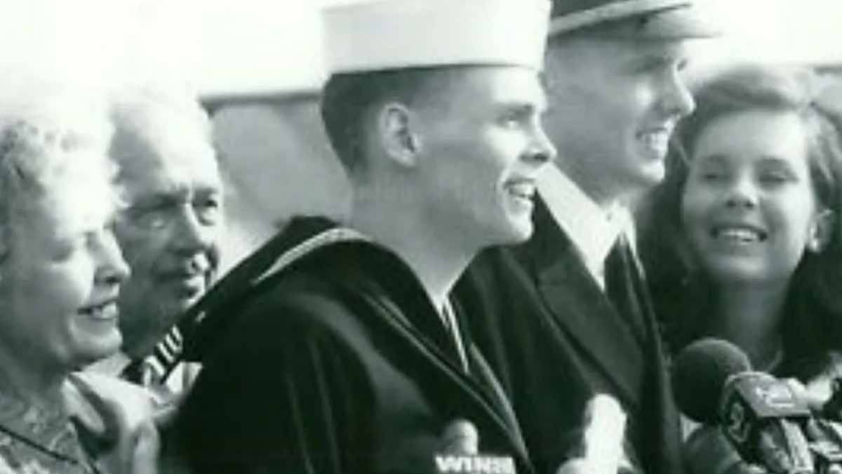 'The Unlikely War Hero': The Youngest and Lowest-Ranking Vietnam War ...