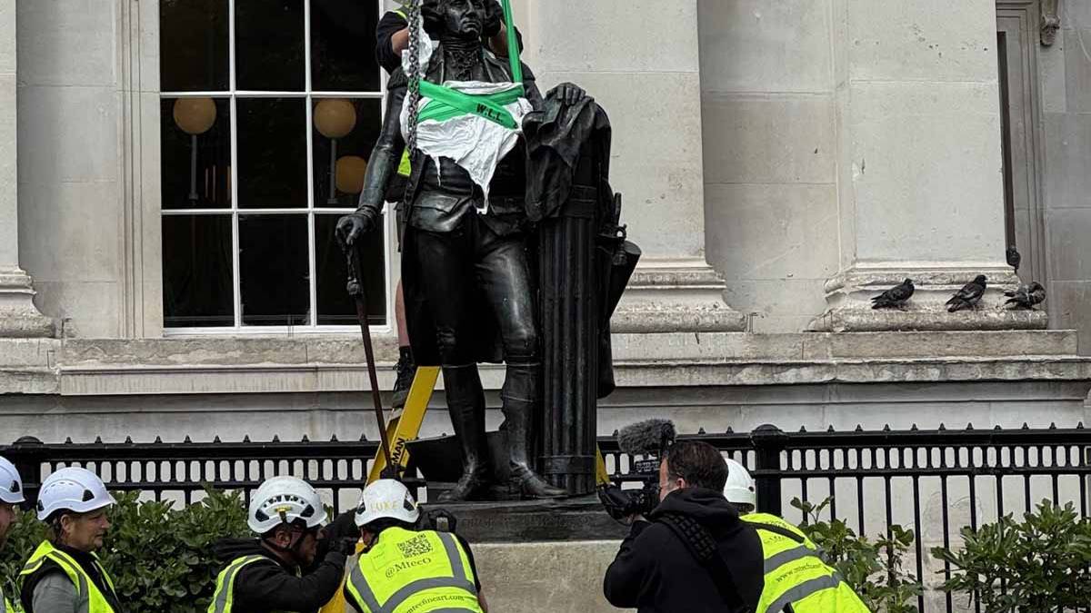 Why the Statue of George Washington in London’s Trafalgar Square Was ...