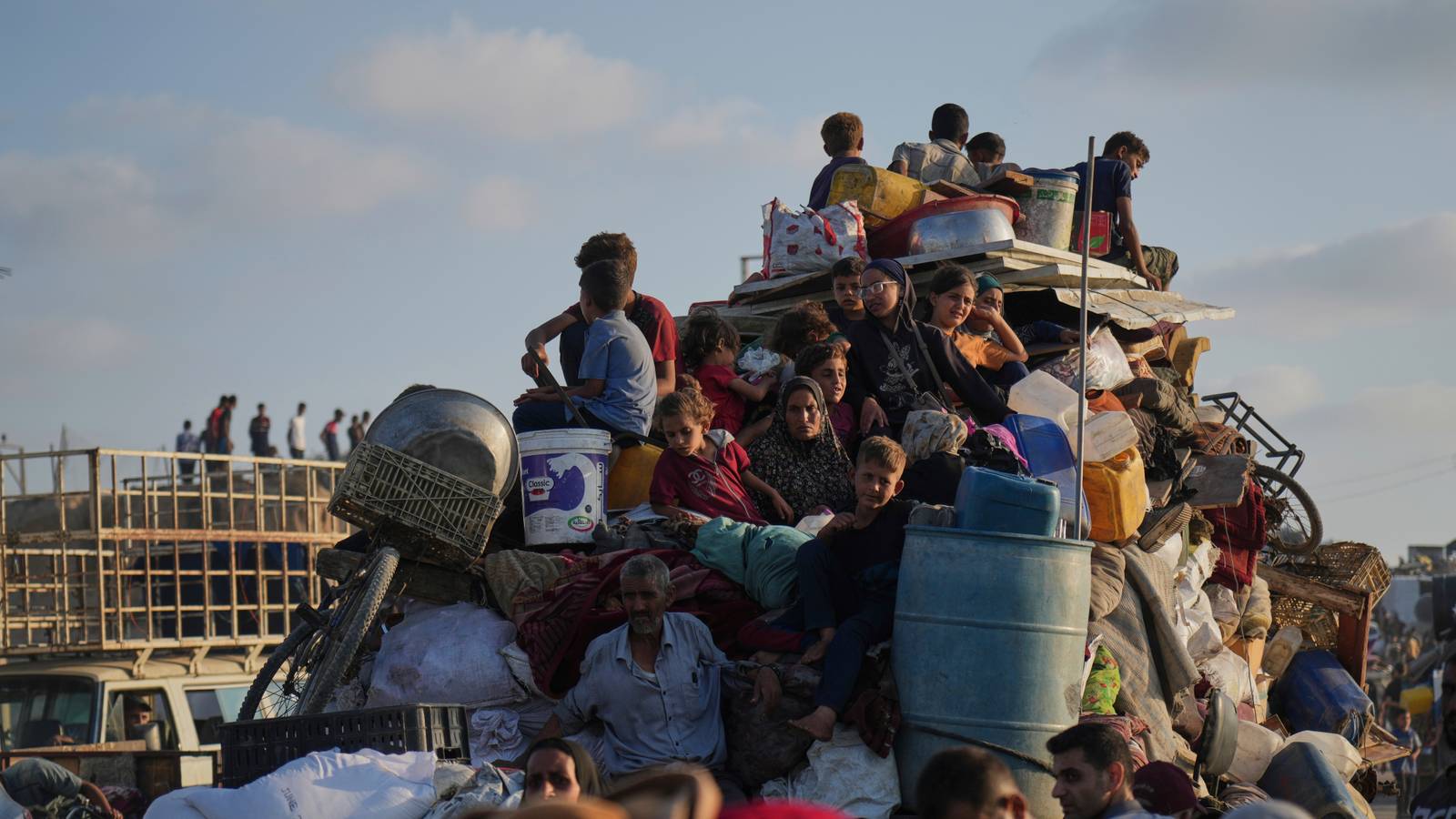 Israeli Military Begins its Ground Offensive in Gaza City as Thousands ...