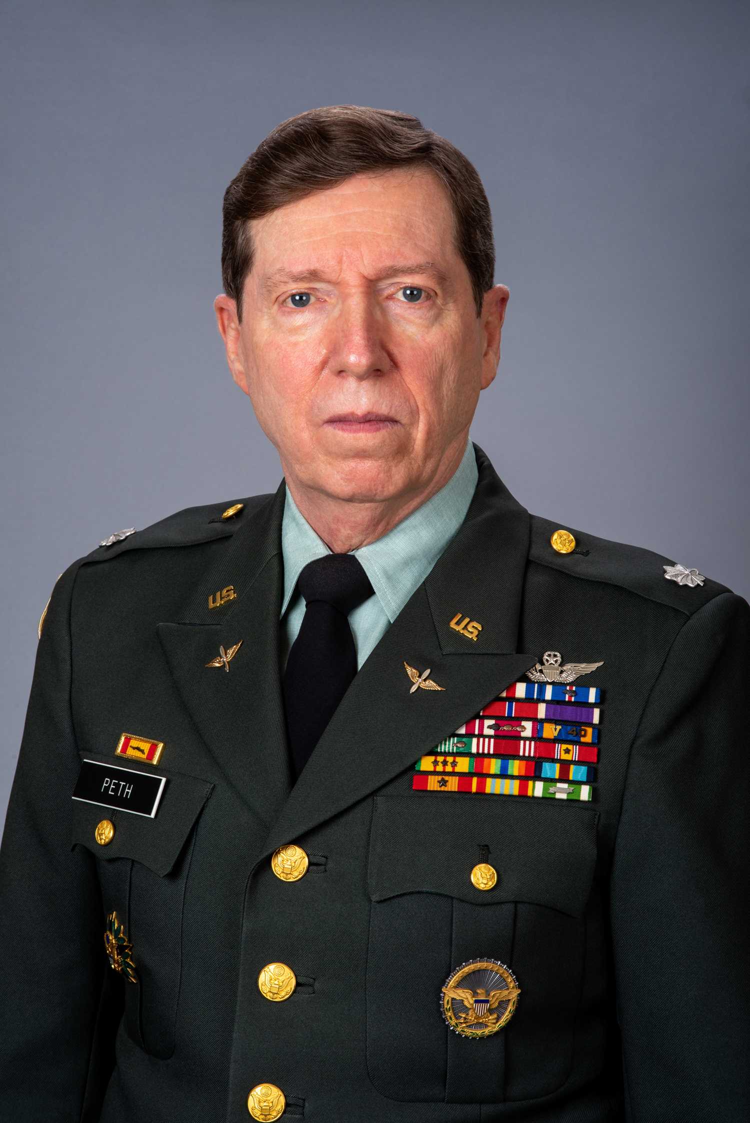 Vietnam DUSTOFF Pilot Who Saved 3,000 Earned Gold Medal Honor for ...