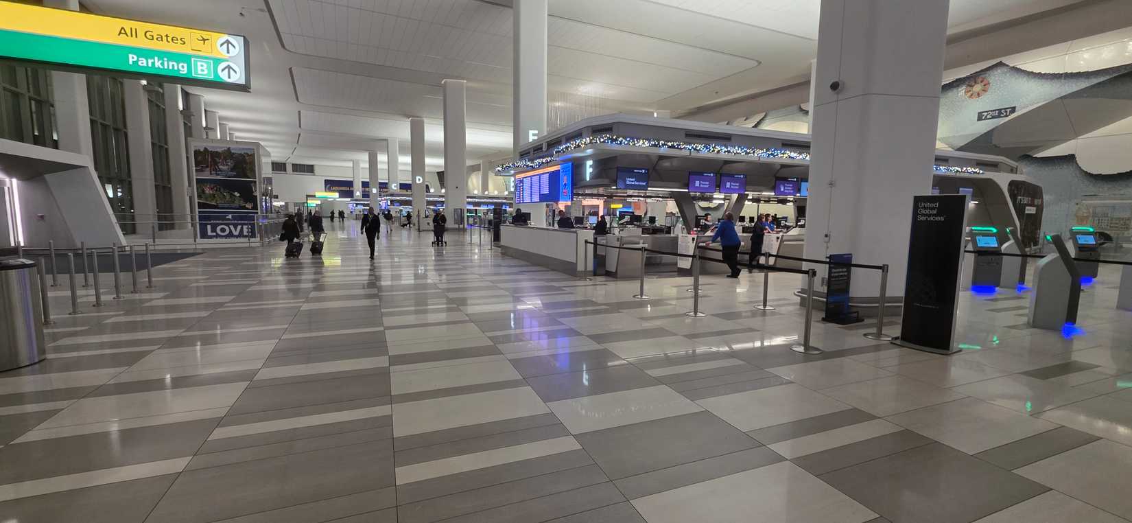 Post-Shutdown Travelers Brace For Biggest Thanksgiving Week in 15 Years