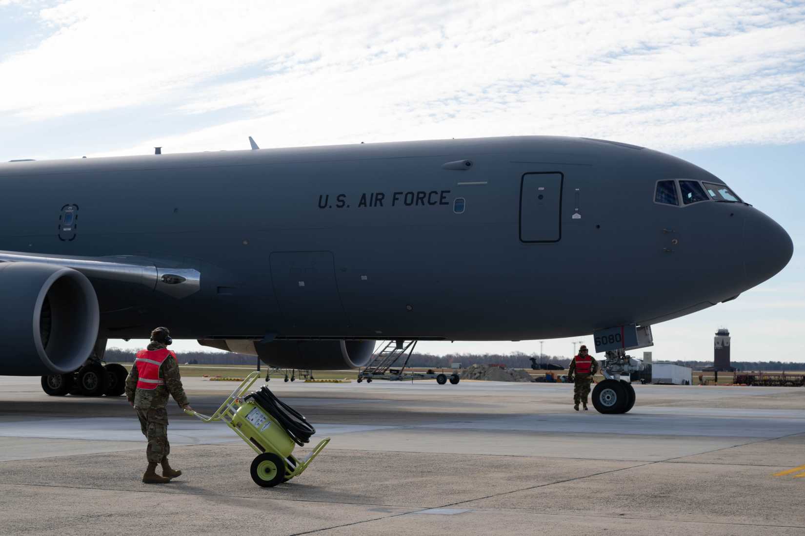 Near ‘Midair Collision’ Between JetBlue, US Military Aircraft Prompts ...