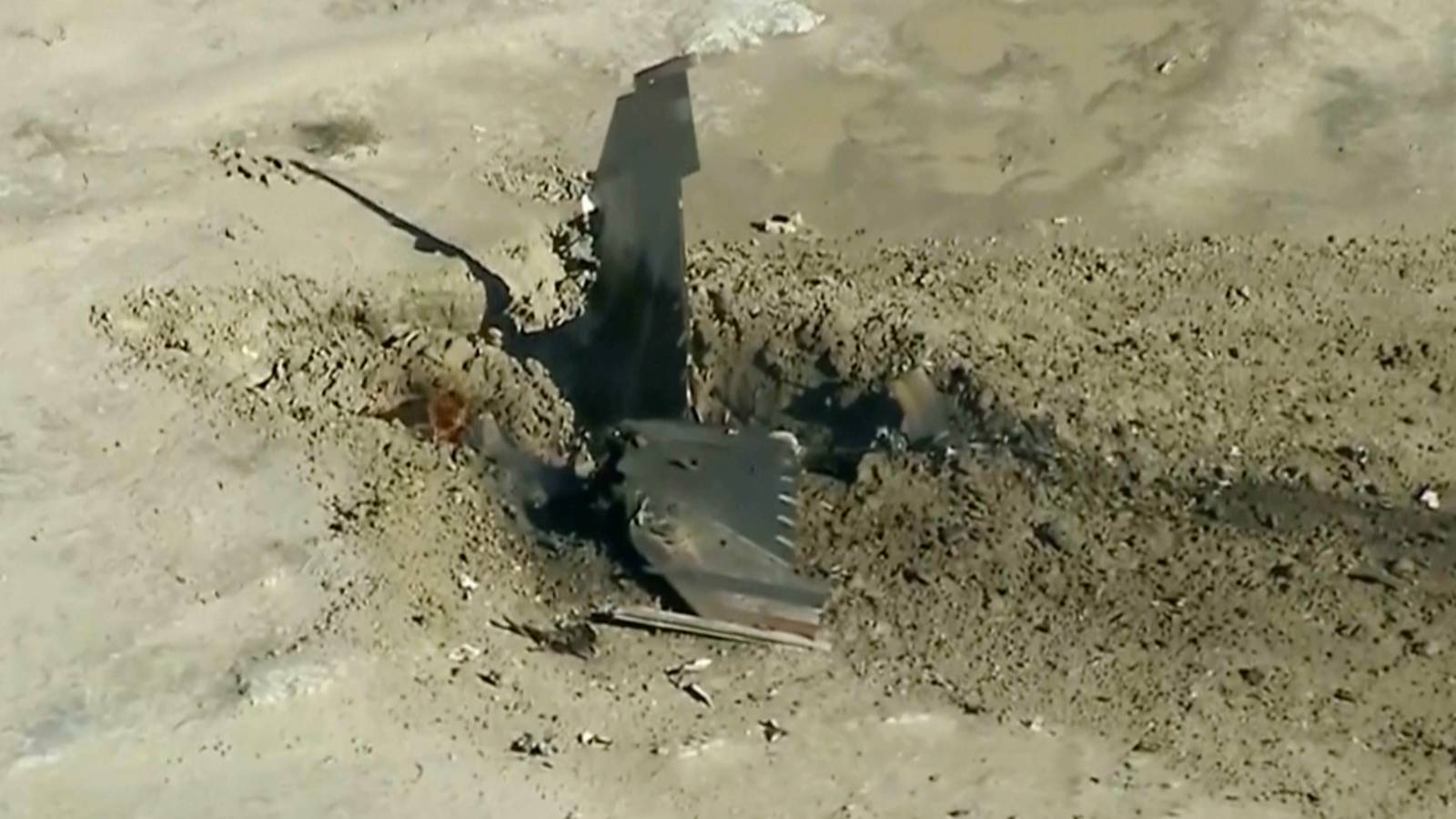 Air Force Pilot Safely Ejects Before F-16 Fighter Jet Crashes in ...