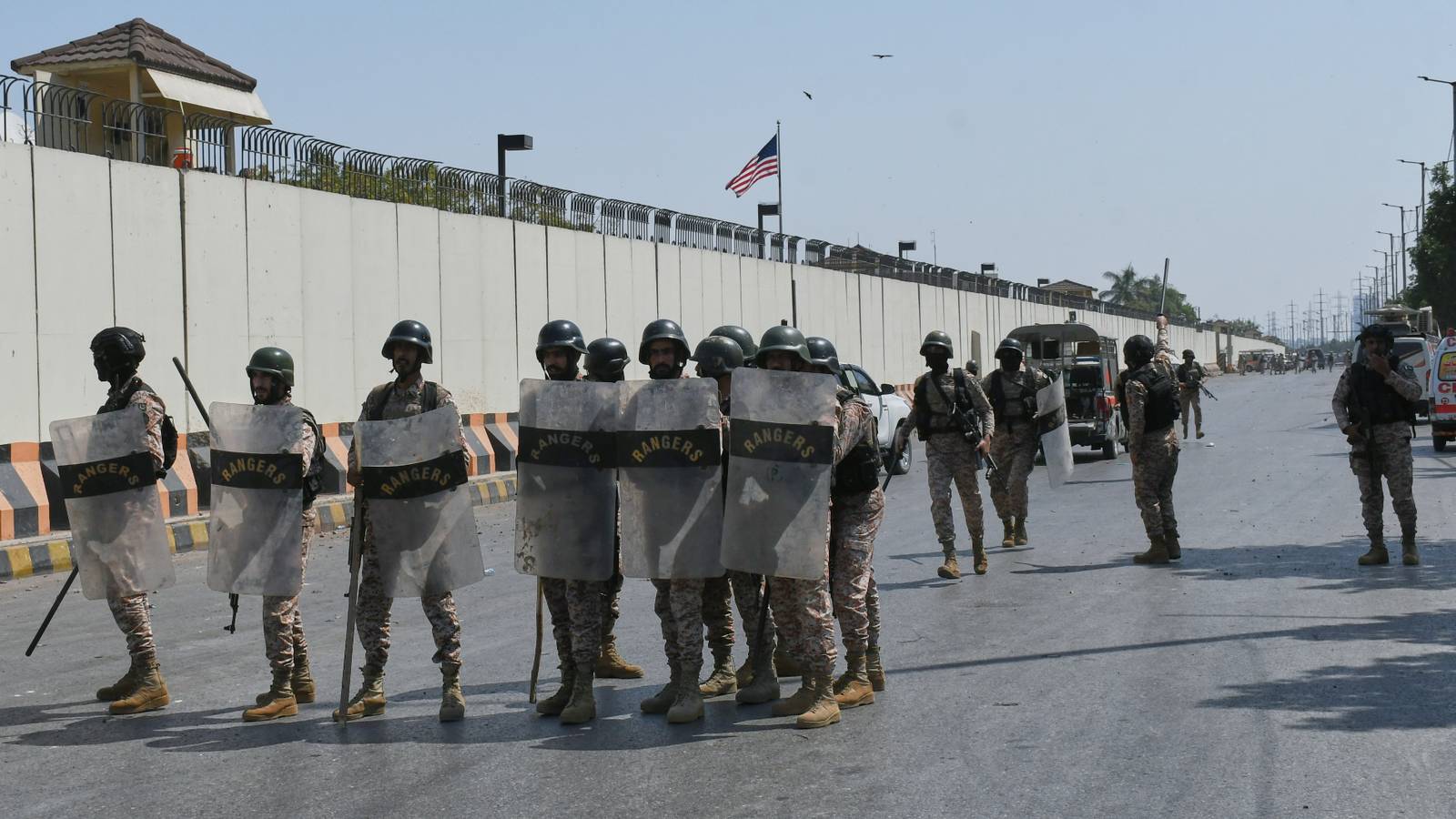 9 Killed as Protesters Try to Storm US Consulate in Pakistan Over ...