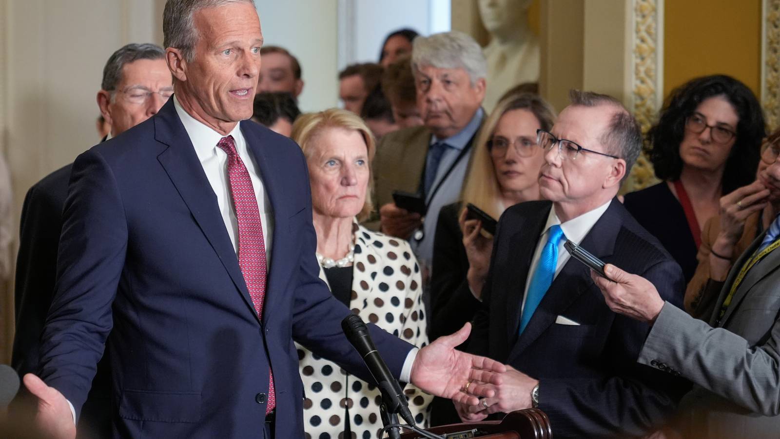 Iran War Heads Toward Legal Showdown as May 1 Deadline Nears