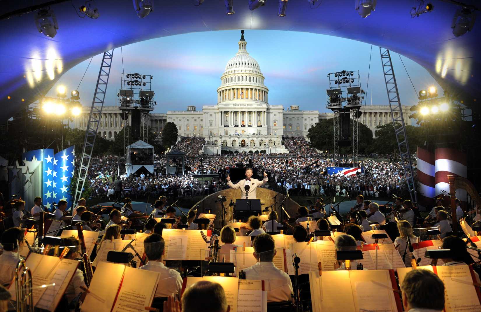 Actors Gary Sinise, Joe Mantegna Prep to Host Massive Memorial Day Concert