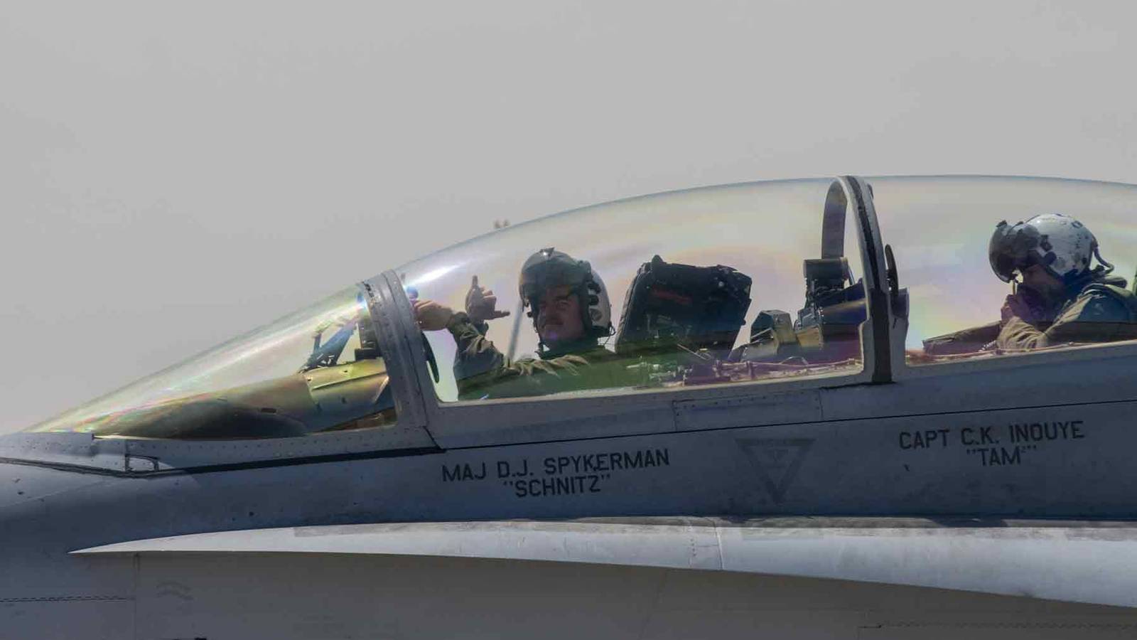 The Navy Is Offering Some Pilots Nearly $300,000 to Keep Flying in Uniform