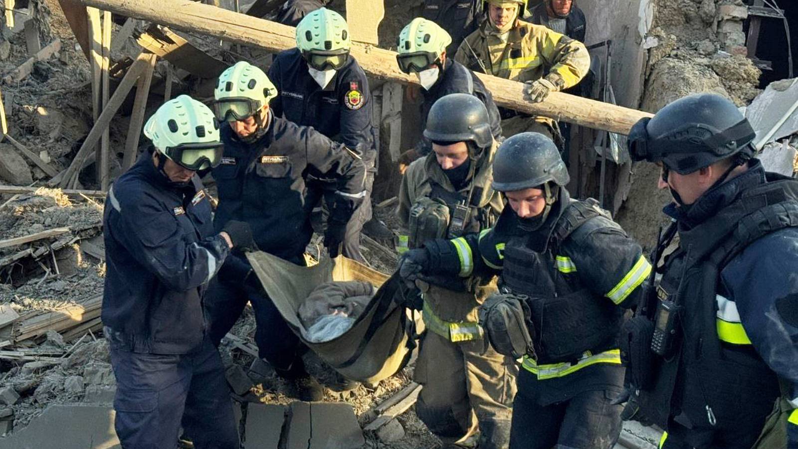 Russia and Ukraine Trade Deadly Drone Strikes as Zelenskyy Anticipates ...
