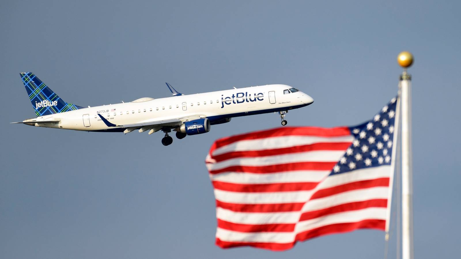 Near ‘Midair Collision’ Between JetBlue, US Military Aircraft Prompts ...