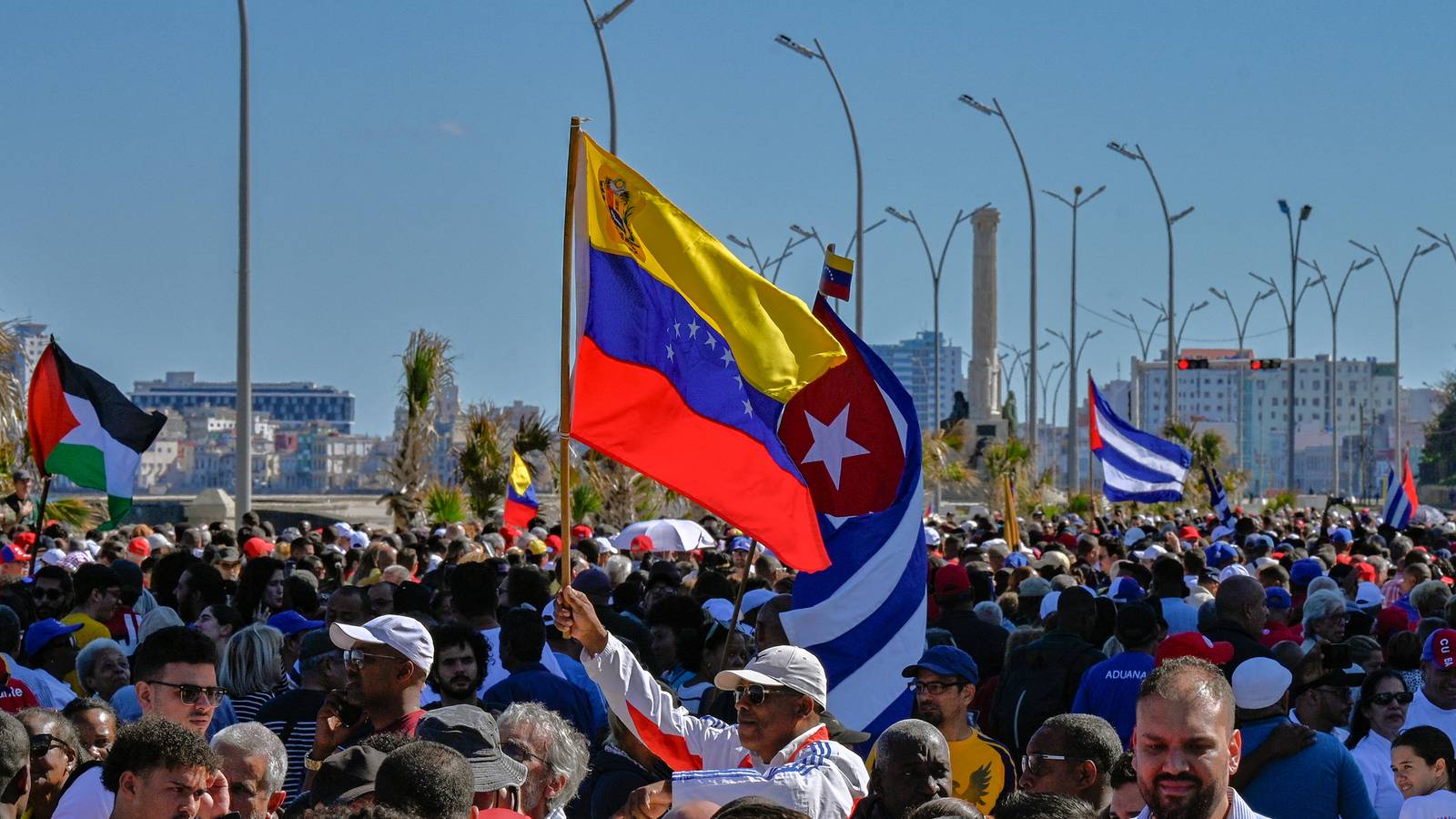 Cuban Operatives Flee Venezuela, Weakening a Decades-Old Security Alliance